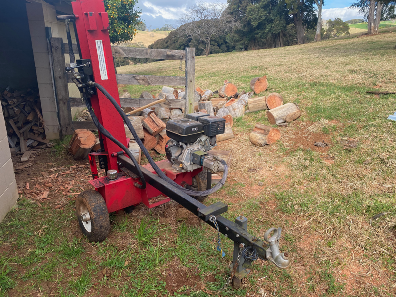 Lot 246 - Log splitter | AuctionsPlus