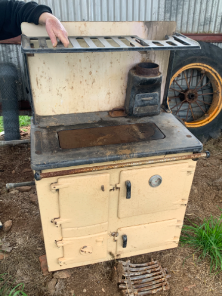 Lot 26 - Rayburn wood burner Stove with water jacket | AuctionsPlus
