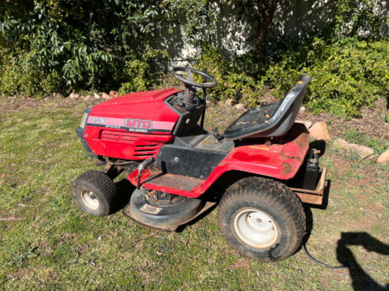 Lot 28 - MTD Yard Machine Ride on Lawn Mower | AuctionsPlus