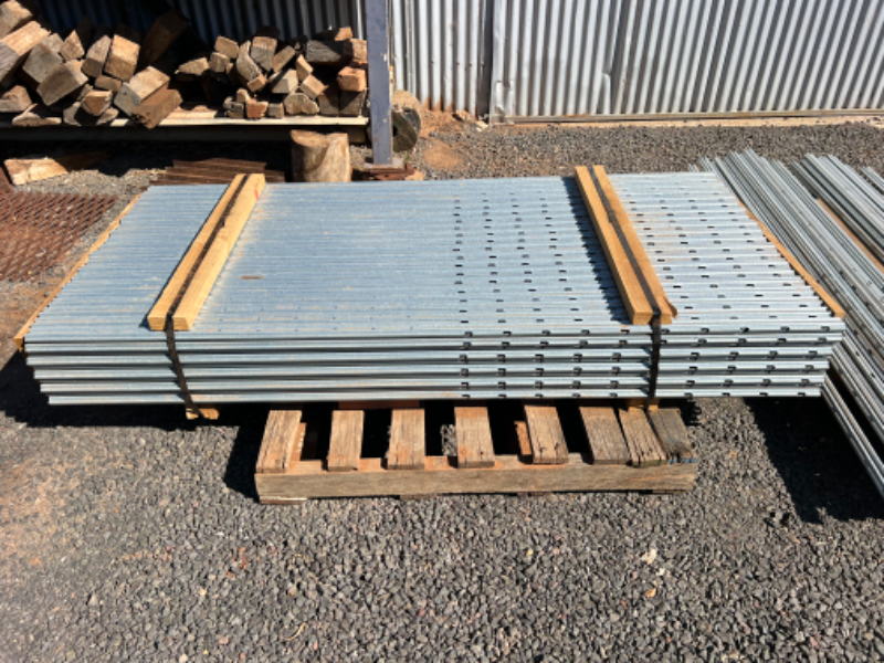 Lot 31 - Gripfast Trellis Posts | AuctionsPlus