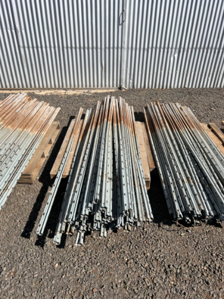 Lot 32 - Gripfast Trellis Posts | AuctionsPlus
