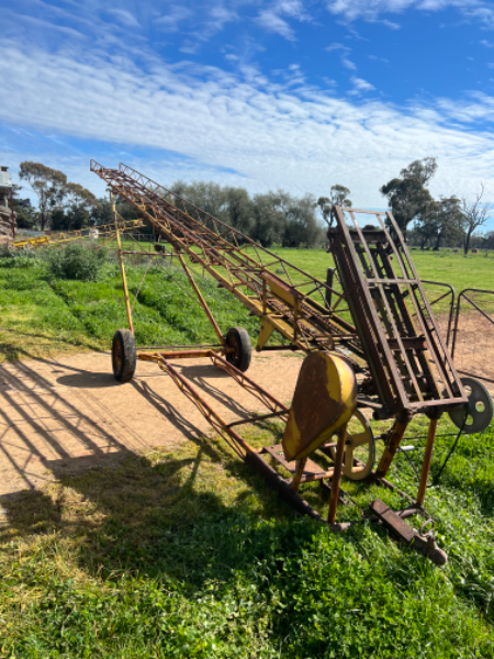 Lot 45 - Small square bale shed lifter | AuctionsPlus
