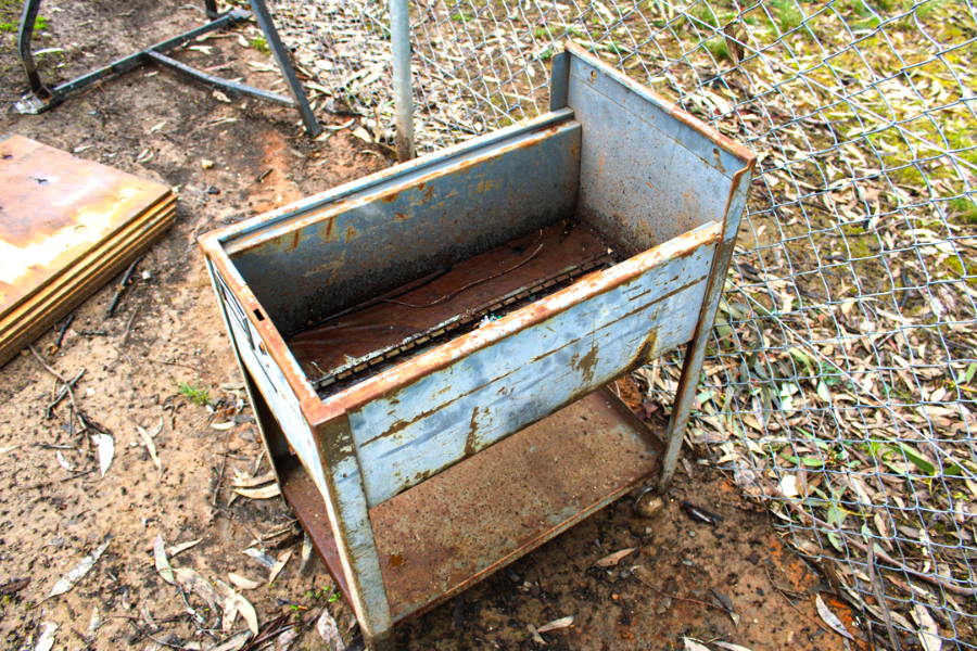 Lot 47 - Small metal trolley | AuctionsPlus