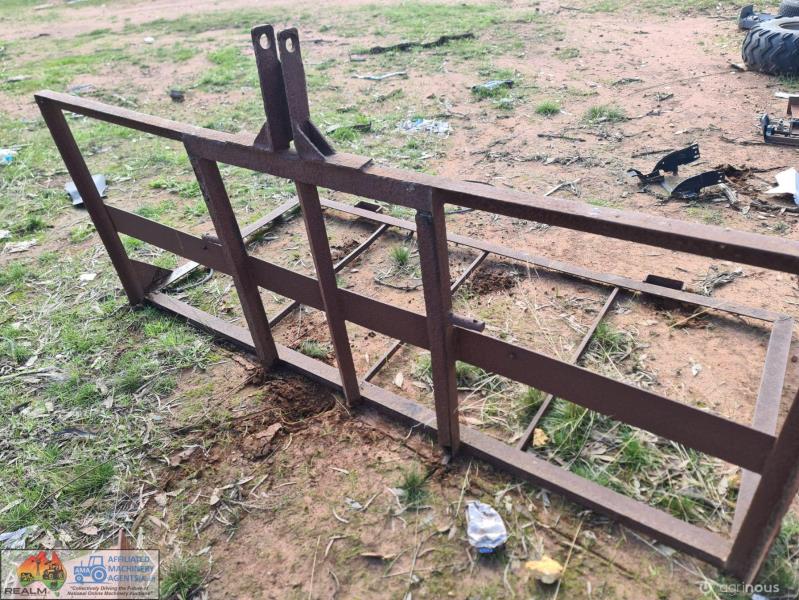 Lot 104 - Solid Steel 3pl Carry-all Frame (6ft x 3ft) | AuctionsPlus