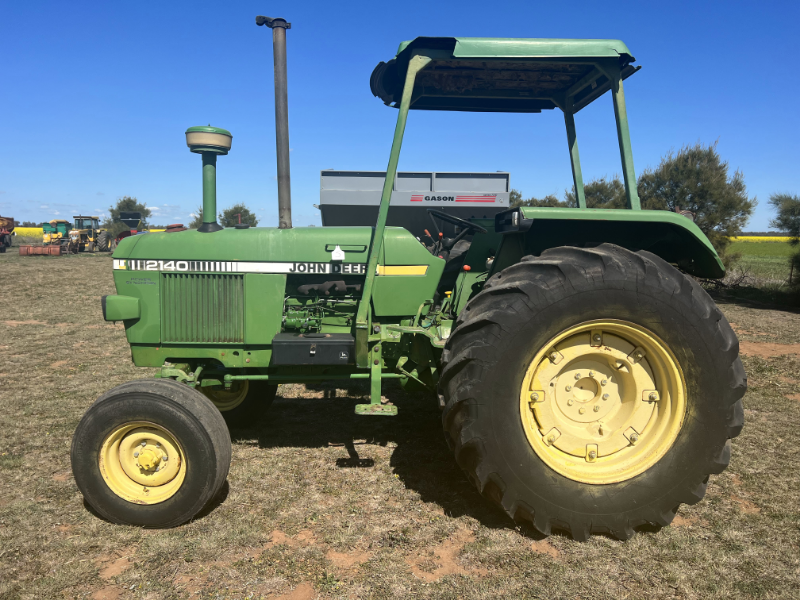Lot 5 - John Deere 2140 Tractor | AuctionsPlus