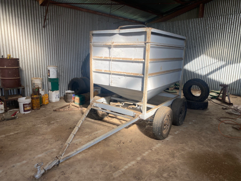 Lot 61 - Sheep feed out cart | AuctionsPlus