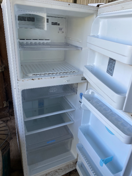 Lot 144 - Simpson fridge | AuctionsPlus