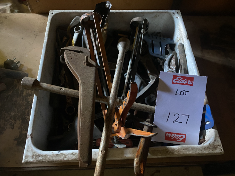 Lot 127 - Various tools | AuctionsPlus