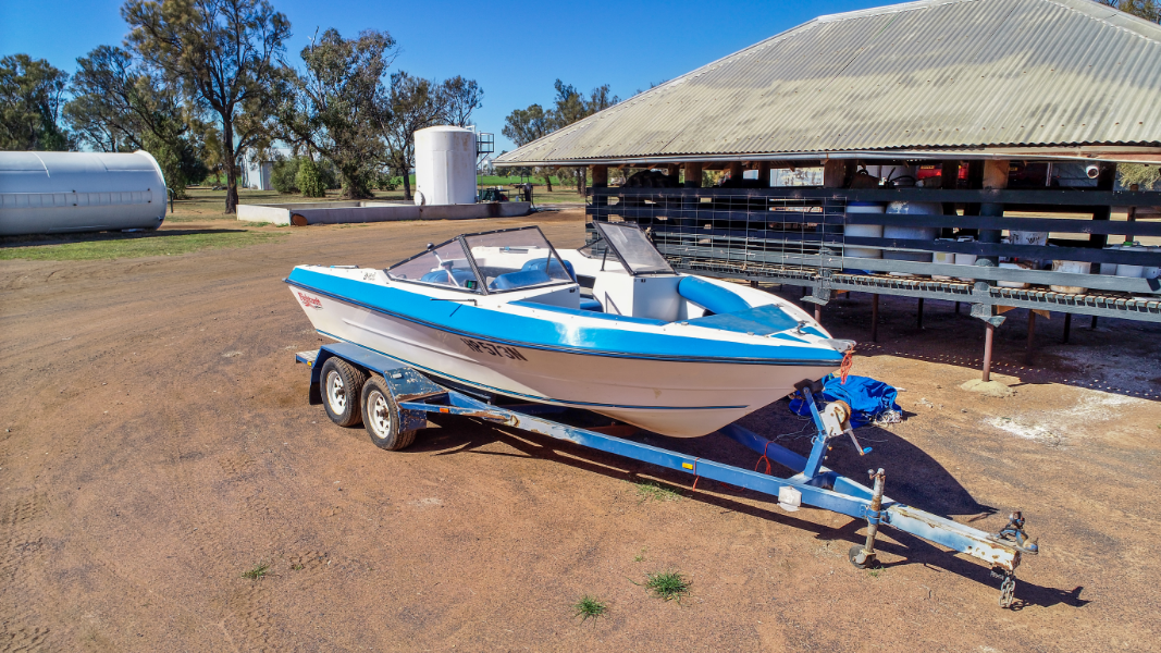 Lot 52 - Flightcraft Ski Boat & Trailer | AuctionsPlus