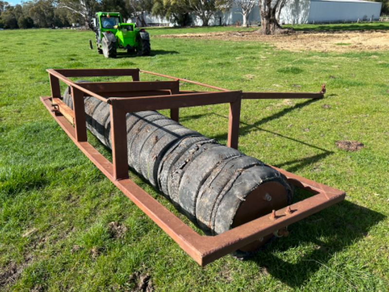 Lot 70 - 1 x trailing Rubber Roller | AuctionsPlus