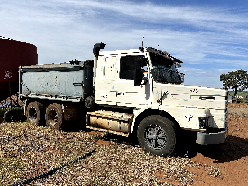 Lot 90 - Scania tipper 1985 model T112 | AuctionsPlus