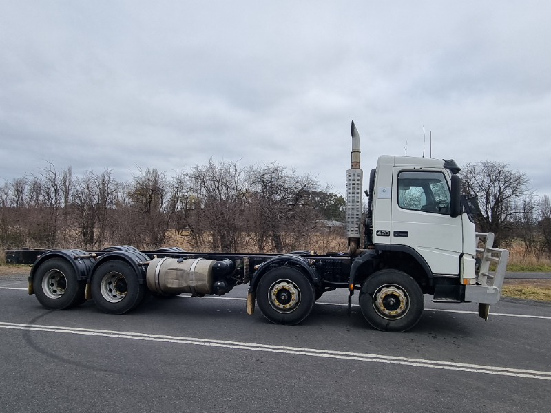 Lot 41 - Volvo 8x4 Twin steer bogie drive cab chassis truck | AuctionsPlus