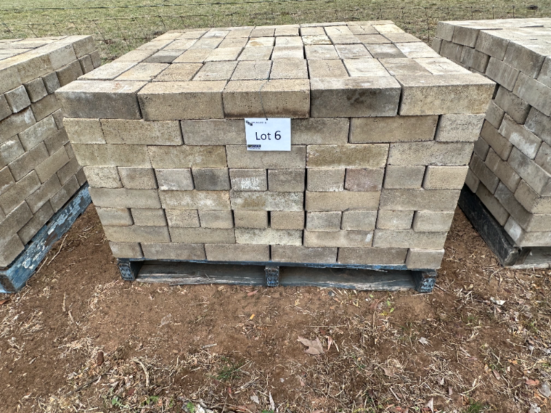 Lot 6 - Pallet new bricks | AuctionsPlus