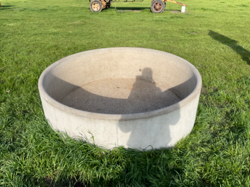 Lot 186 - Round Concrete Trough | AuctionsPlus