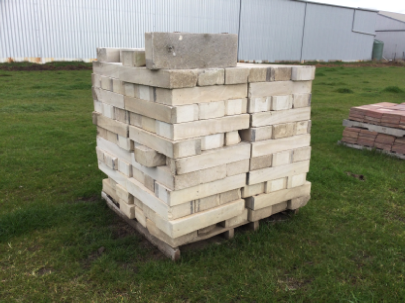 Lot 179 - 68 x Hebel Lightweight Building Bricks | AuctionsPlus
