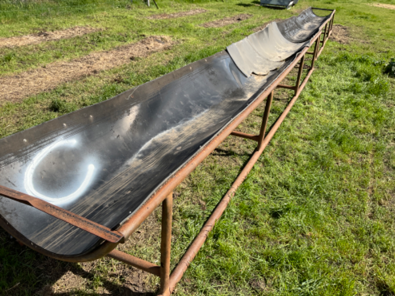 Lot 126 - Double cattle trough c | AuctionsPlus