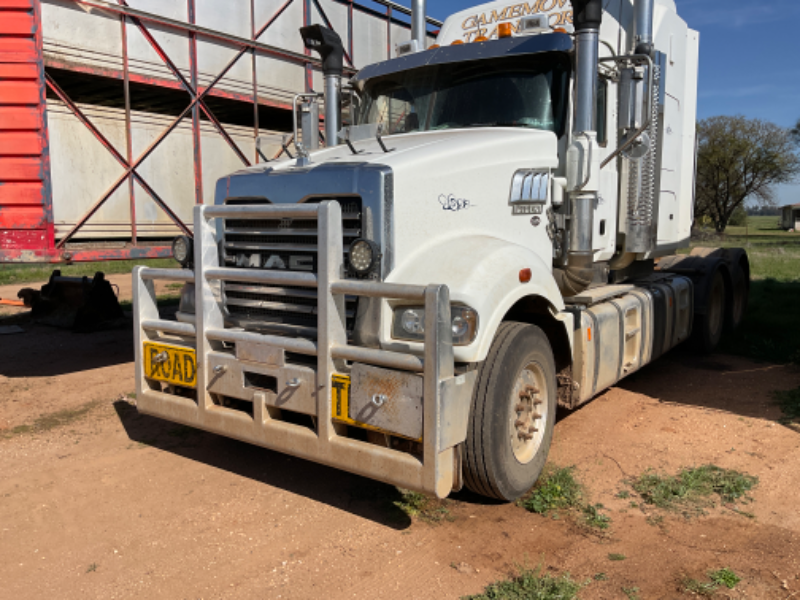 Lot 1 - 2011 Mack Trident | AuctionsPlus