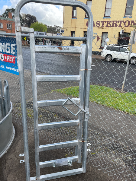 Lot 99 - Norton Stockman man/race gate in frame 0.83m | AuctionsPlus
