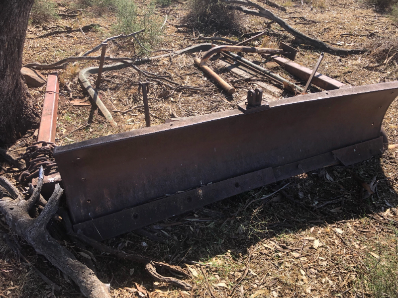 Lot 87 - Old Blade | AuctionsPlus