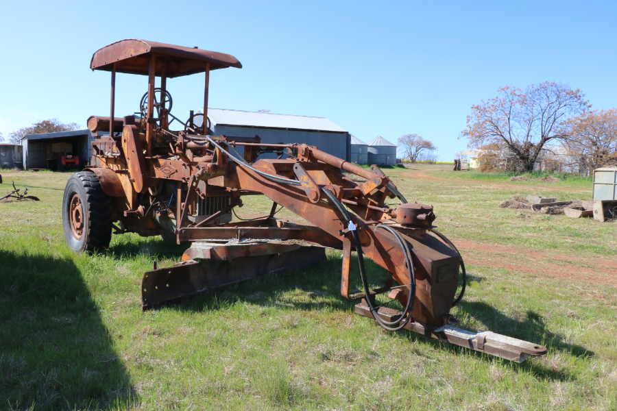 Lot 22 - Grader | AuctionsPlus
