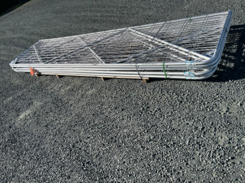 Lot 24 - Cyclone Gates 16 foot | AuctionsPlus