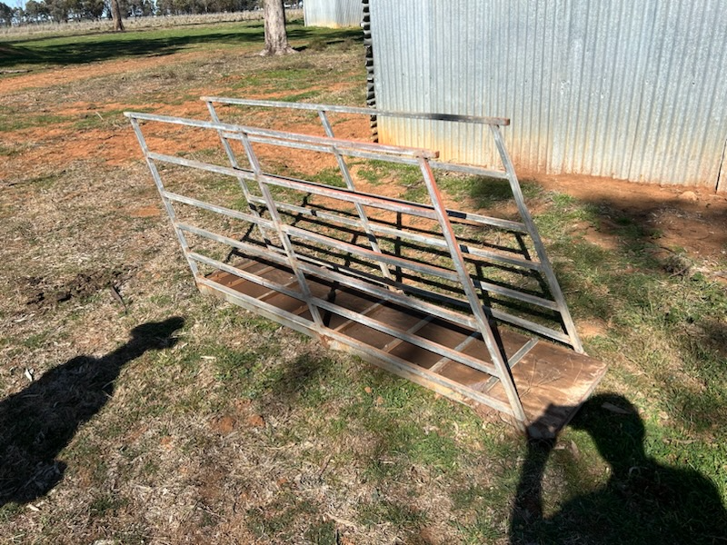 Lot 61 - Portable Sheep Loading Ramp | AuctionsPlus