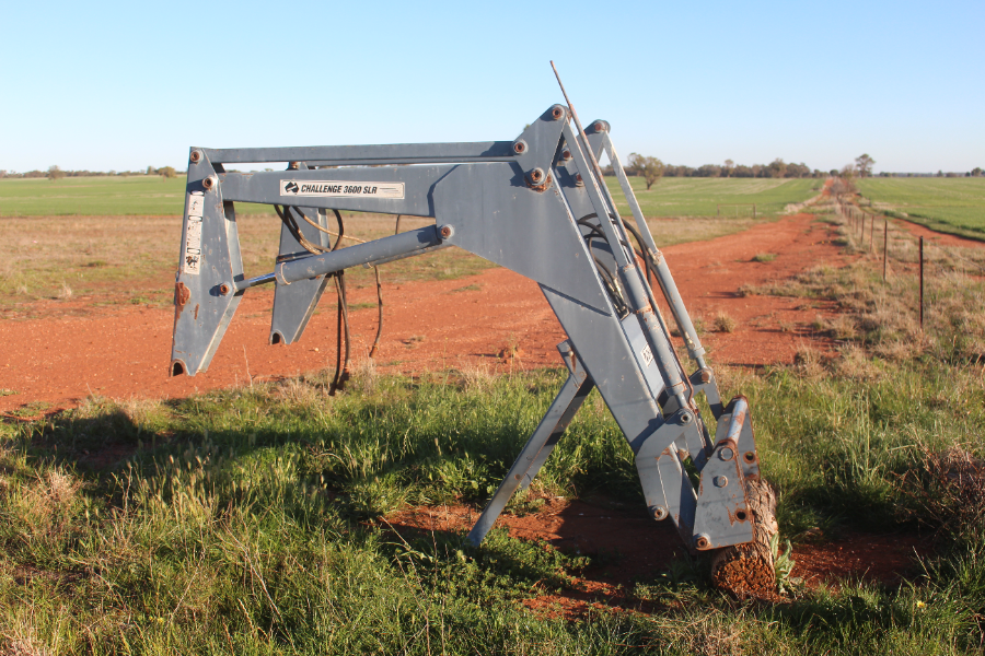 Lot 46 - Challenge 3600 SLR Front End Loader | AuctionsPlus