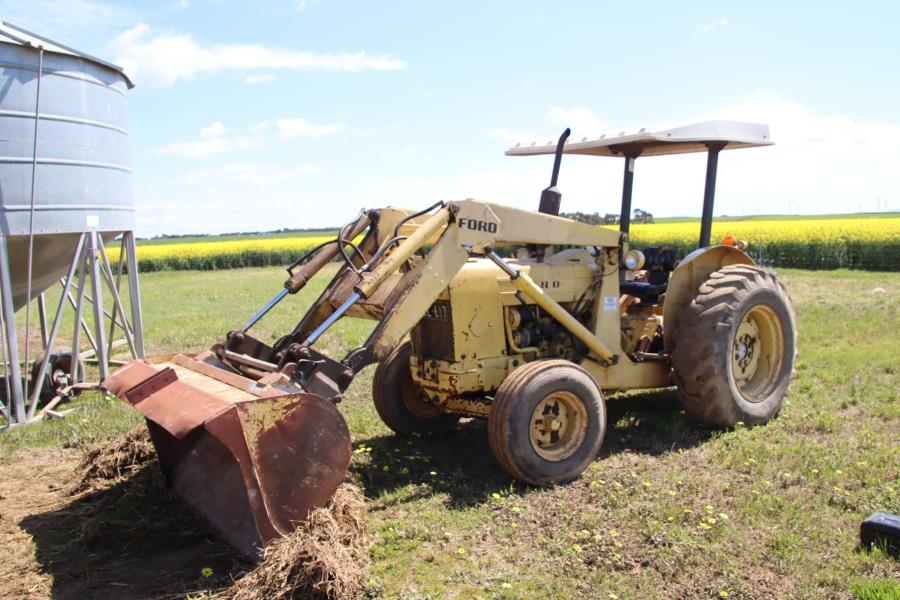 Lot 29 - Ford 4500 Tractor with FEL | AuctionsPlus