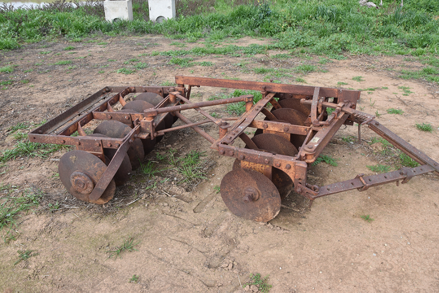 Lot 75 - 14 Plate Discs | AuctionsPlus