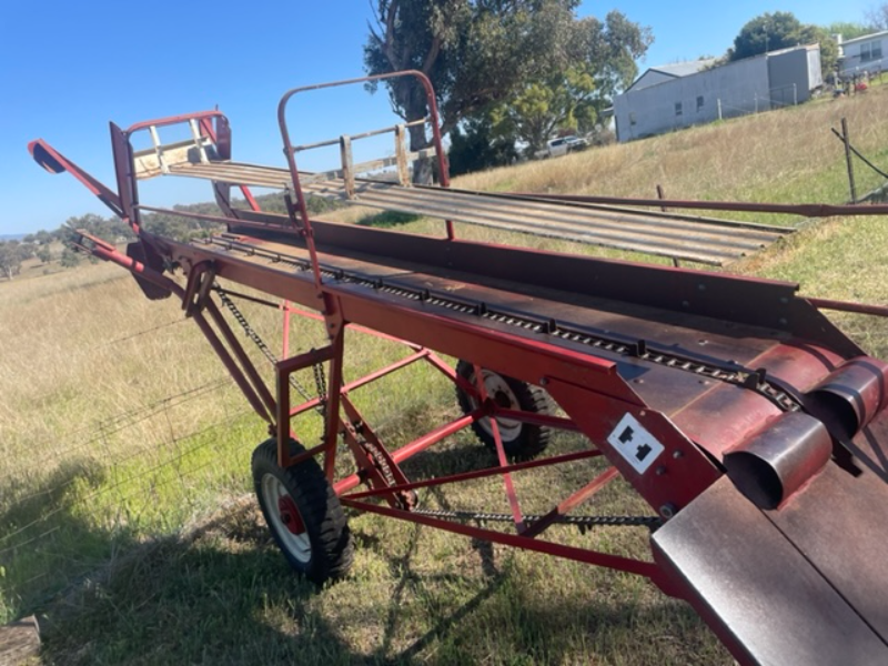 Lot 7 - International Hay Elevator | AuctionsPlus