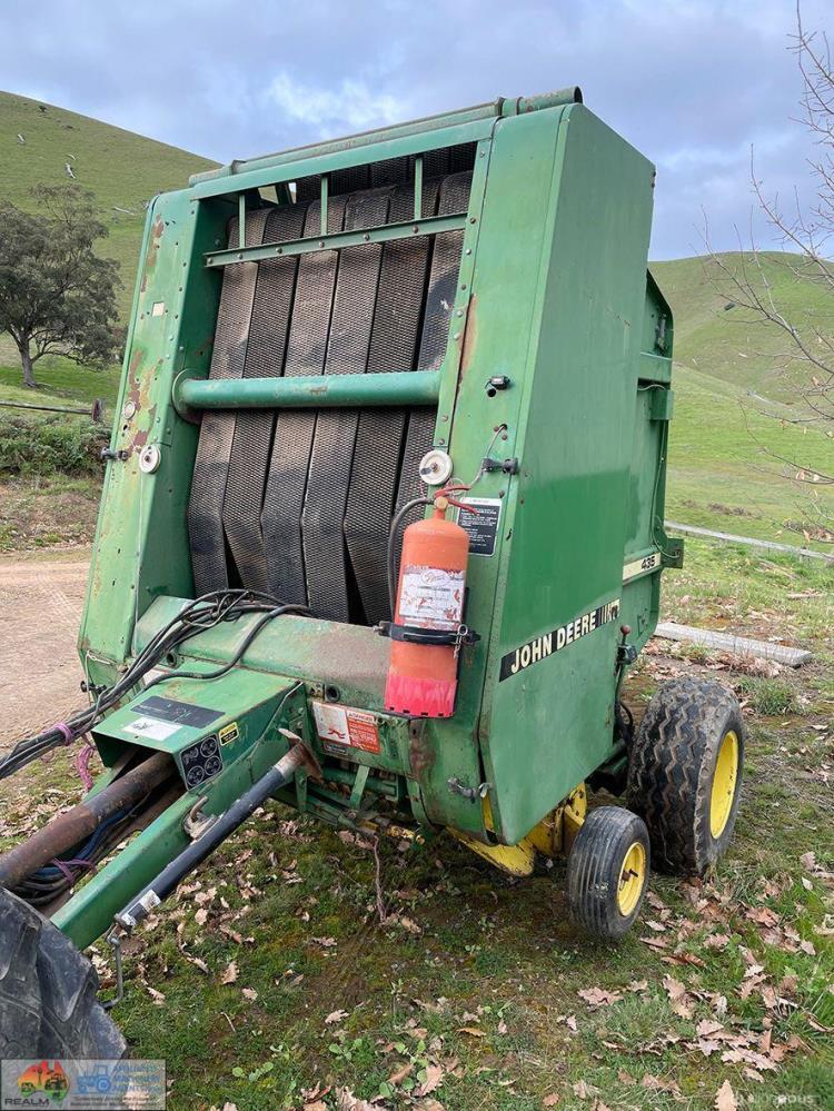 Lot 14 - John Deere 435 Round Baler | AuctionsPlus