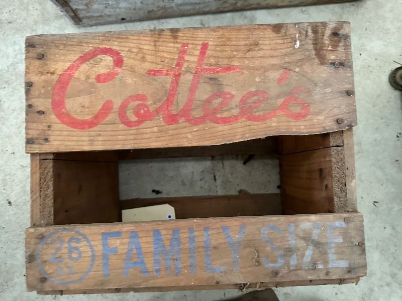 Lot 157 - COTTEE'S CORDIAL CRATE. | AuctionsPlus