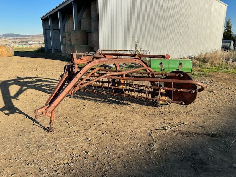 Lot 33 - Side delivery rake | AuctionsPlus