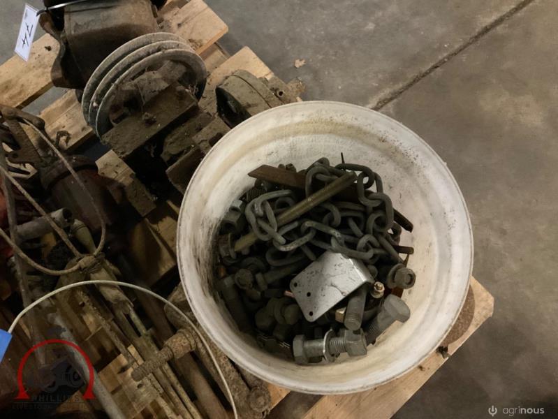 Lot 76 - Bucket of assorted gal bolts and chain. | AuctionsPlus