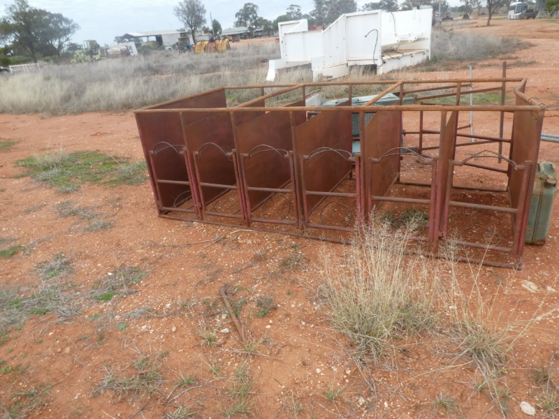 Lot 73 - Calf feeding pens | AuctionsPlus