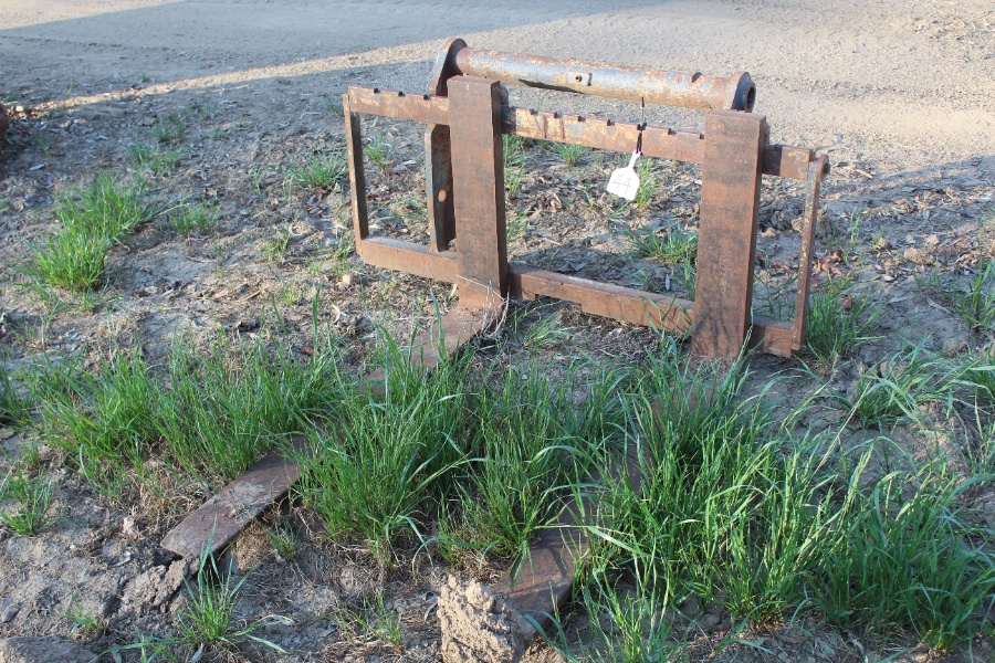 Lot 44 - Hay Forks for FEL | AuctionsPlus