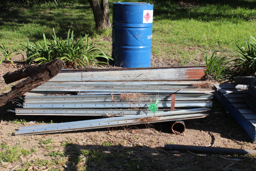 Lot 150 - Pile of Iron Star Picket Posts | AuctionsPlus