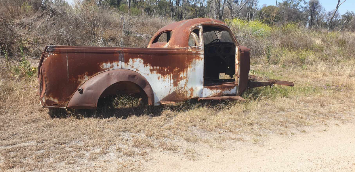 Lot 27 - International D2 Ute body | AuctionsPlus