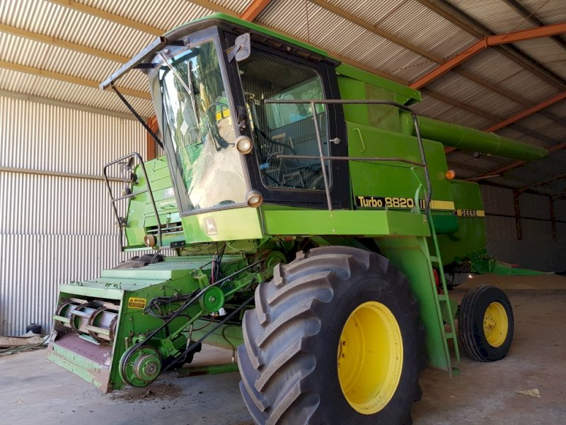 Lot 19 - John Deere 8820 Harvester with 30ft Finger Tyne Front ...