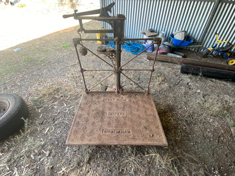 Lot 28 - Antique W & T Avery Wool Scales | AuctionsPlus