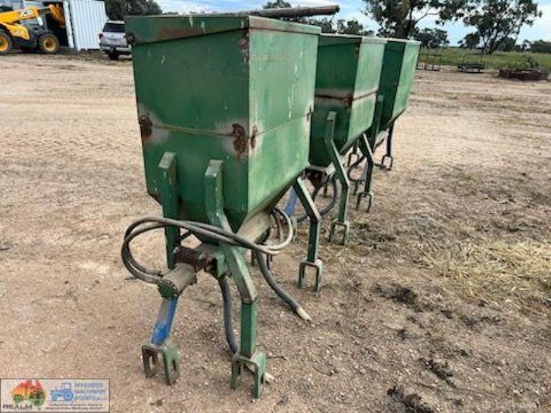 Lot 77 - 3x Row-crop Fertilizer Boxes | AuctionsPlus