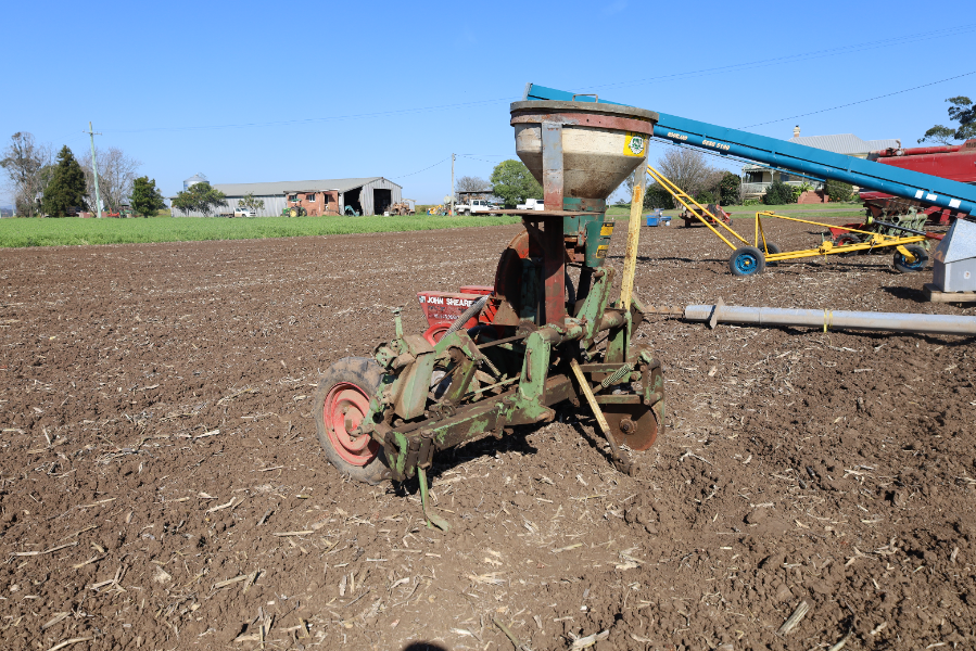 Lot 5 - Nodet Air seeder 2 row | AuctionsPlus