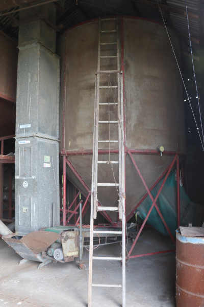 Lot 32 - A.D 10 Agri dry Grain dryer; Diesel & 3 Phase with 10-ton ...