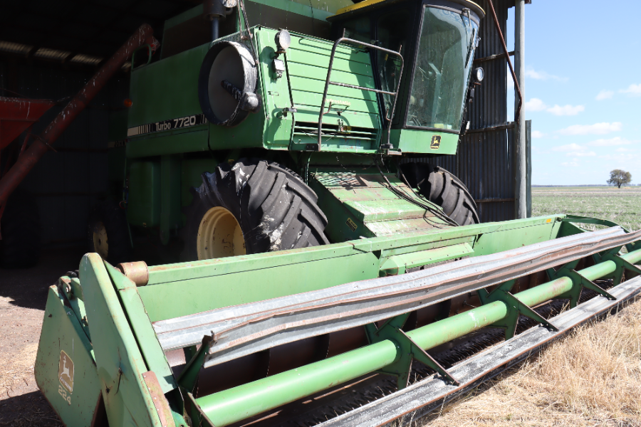 Lot 104 - John Deere 7720 header, chopper, John Deere 224 front ...