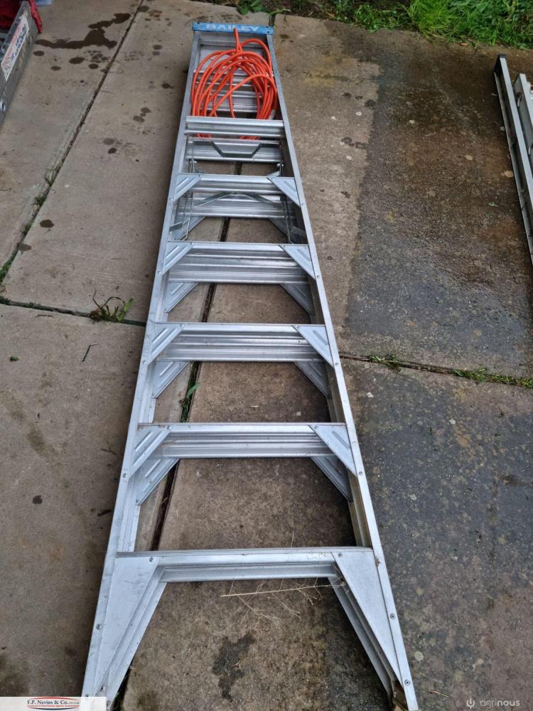 Lot 124 - BAILEY STEP LADDER & EXTENSION CORD | AuctionsPlus