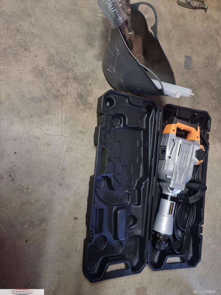Lot 59 - DETROIT JACK HAMMER & All Accessories | AuctionsPlus