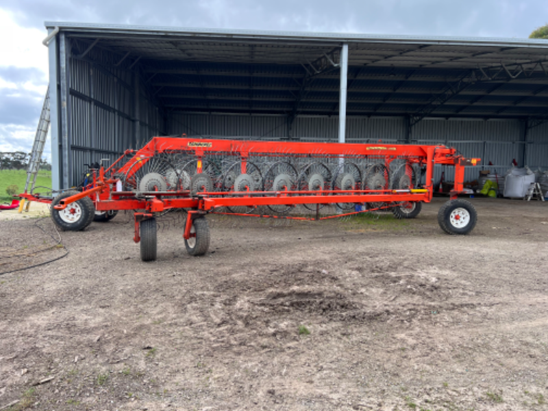 Lot 171 - Schinckel 16 Wheel Hay Rake | AuctionsPlus