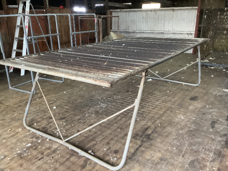Lot 23 - Wool Table | AuctionsPlus