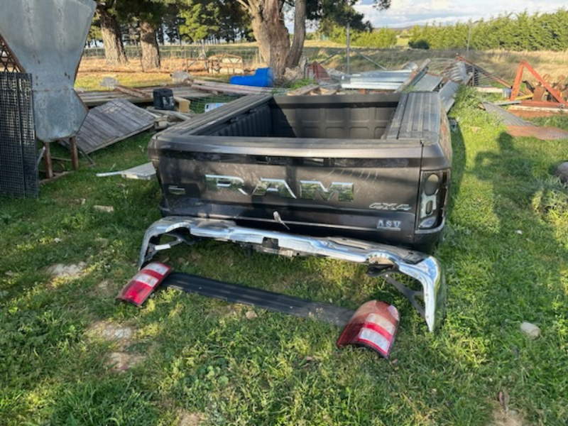 Lot 95 - Dodge Ram Tub | AuctionsPlus