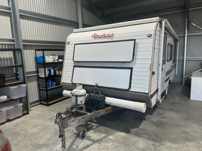 Lot 99 - 1992 Roadstar Pop-top Caravan | AuctionsPlus